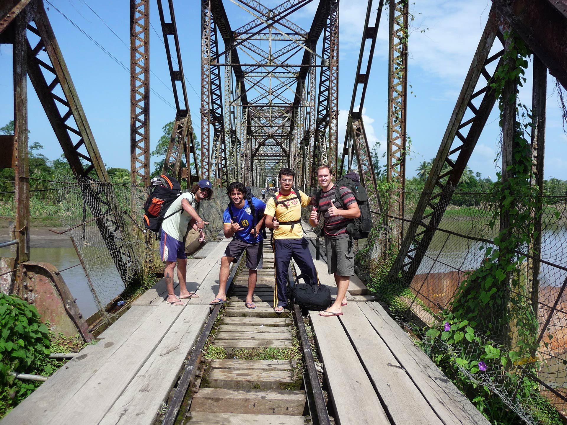 Cruzando a fronteira entre Panamá e Costa Rica caminhando - Boa Viagem